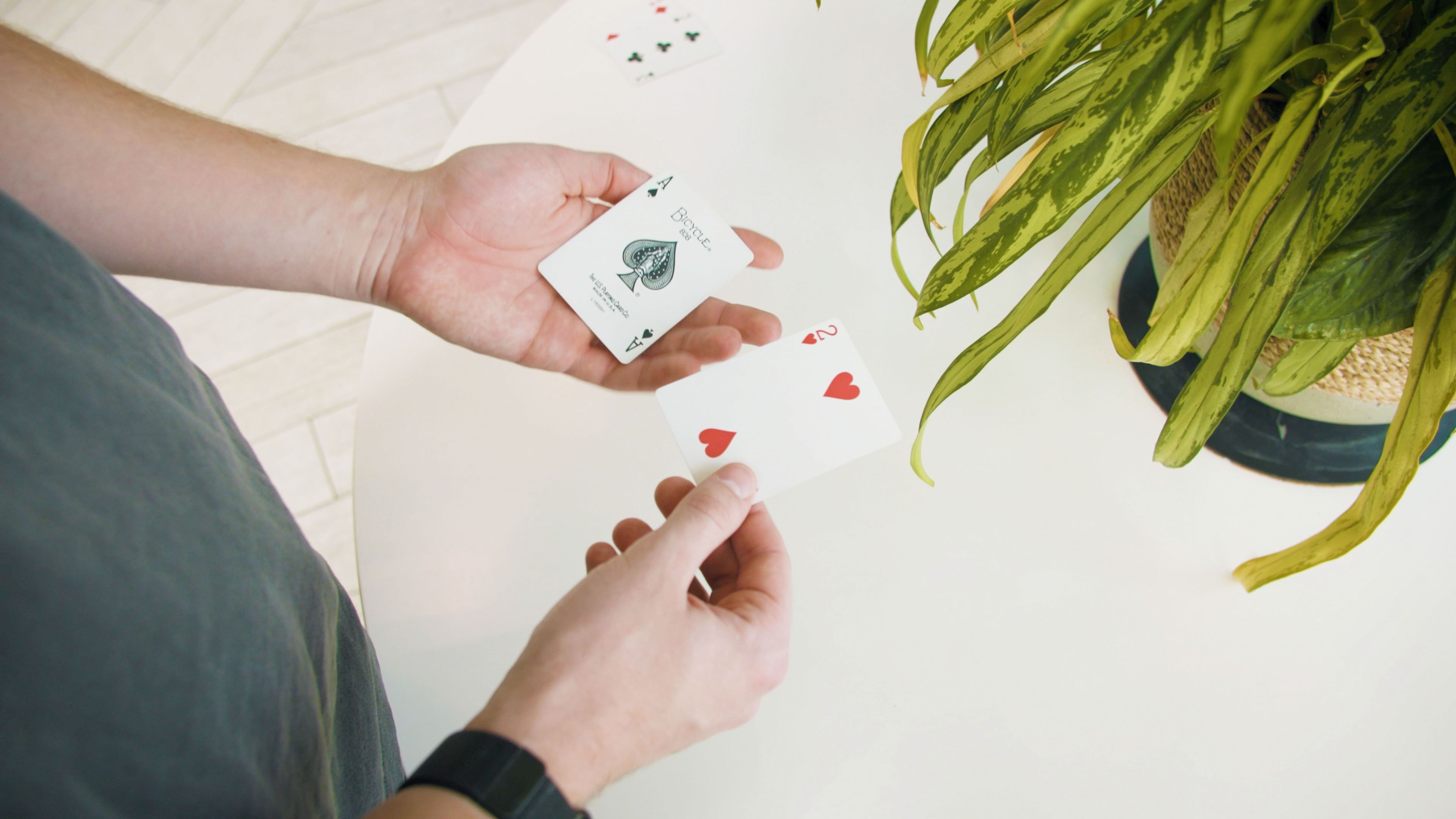 Poker Packet Trick - William Tyrrell - Vanishing Inc. Magic shop